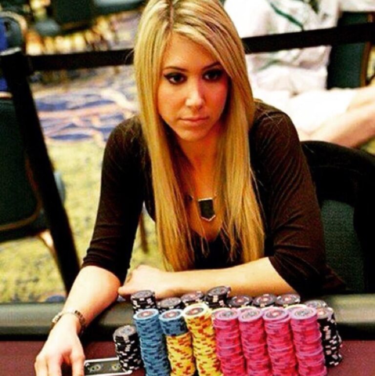 Top 9 Hottest Female Poker Players in 2024 - Poker Players Alliance
